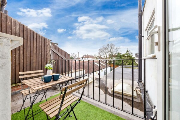 Powder Mill Retreat - 2br Modern Flat For 4 - Twickenham