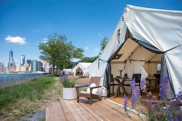 Luxury Tents With Views Of Nyc Harbor & Skyline - Jersey City, NJ