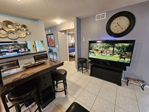 Family & Pet Friendly Condo - Jacksonville, FL