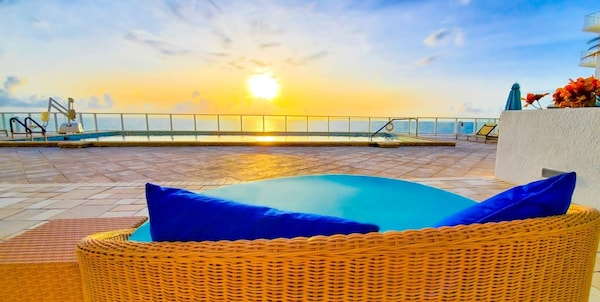 Making The Best Memories Along The Way! 3 Units, Pool, Beach, Pets Are Welcome! - Hollywood
