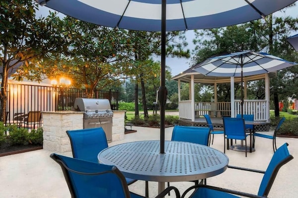85-bedroom Hotel In Fantastic Houston With Wifi, Fitness Room, Ac - Houston
