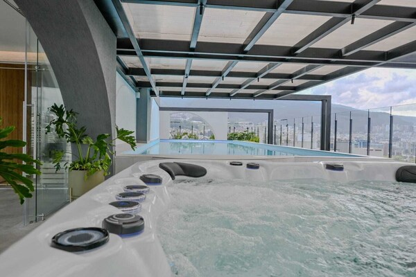 Ven Y Hospédate En Un Lugar Cómodo, Seguro, Con La Mejor Ubicación Y Buen Precio - Quito (Ecuador)