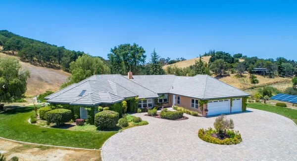 Spacious 6-bedroom House On 6 Acres Surrounded By Vineyards, Spa, In Templeton - Atascadero, CA