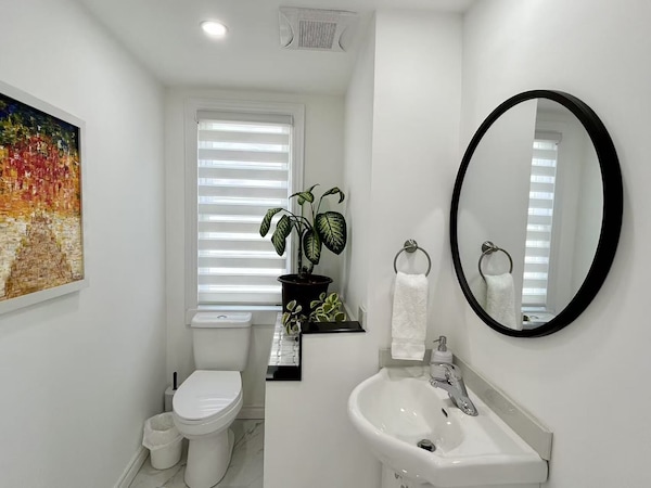 C&j Cozy House Near Niagara Falls. 15mins Walking (Strictly No Party) - Niagara Falls
