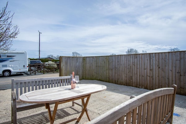 Ridgeway Hideaway - 1 Bedroom Holiday Home - Manorbier - Manorbier