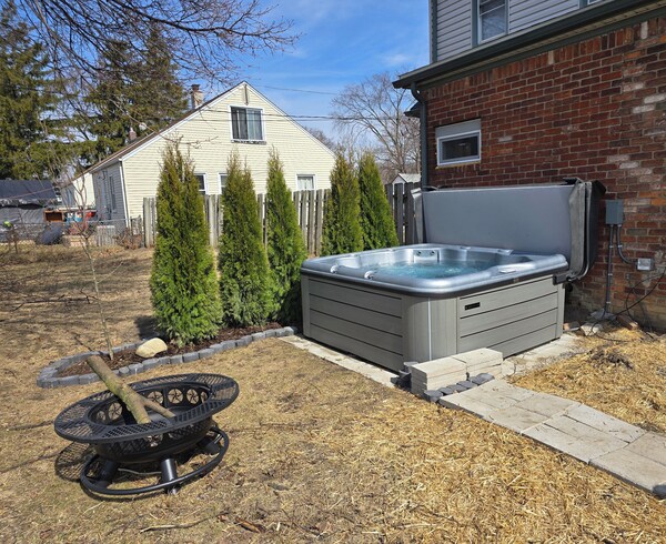 Entire Campgrounds @Ml! W Wifi, Pool, Mini Golf, Hot Tub, And New Rv! - Troy, MI