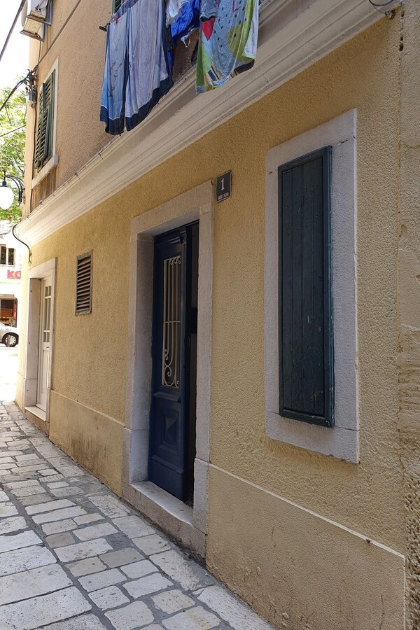 Appartement De Deux Chambres Avec Air Conditionné Sibenik (A-24466-a) - Šibenik