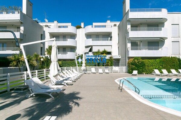 [ Maricel] > Residence With Pool + Garage - Jesolo