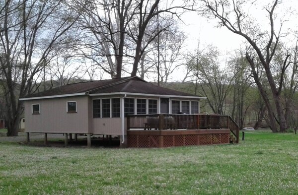 Kd Cottages\nprivate 2-bedroom Tan Cottage On Dunnings Creek, In Bedford County - Shawnee State Park, Schellsburg