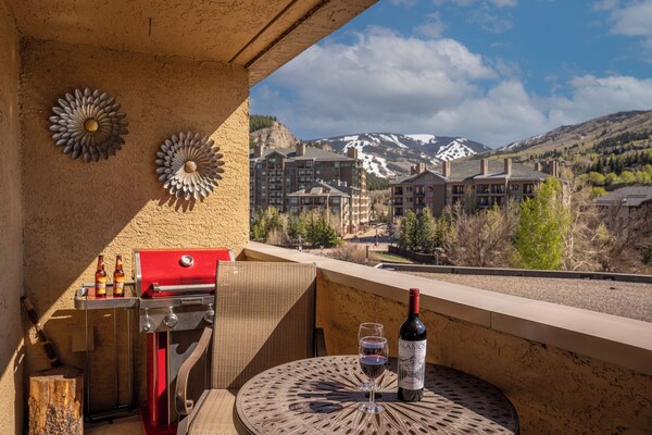 Cozy 1-bedroom Apartment In Enchanting Avon With Wifi, Fitness Room, And More! - Avon, CO