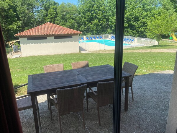 Gite Sur Un Petit Parc Avec Piscine Dans Le Lot - Lot