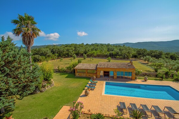 Club Villamar - Spacious Spanish-style Villa With Private Pool, Nestled In Nature Just 8 Km From ... - Platja d'Aro