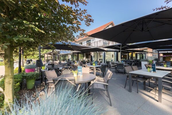 Relaxing Stay Near Eindhoven With Easy Access & On-site Dining! Pool - Aéroport d'Eindhoven (EIN)