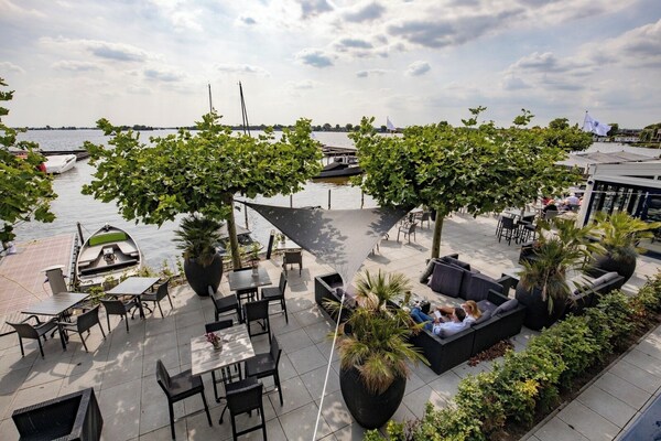 Relax At A Marina Hotel With Trails, Canoes And A Beautiful Restaurant View - North Holland