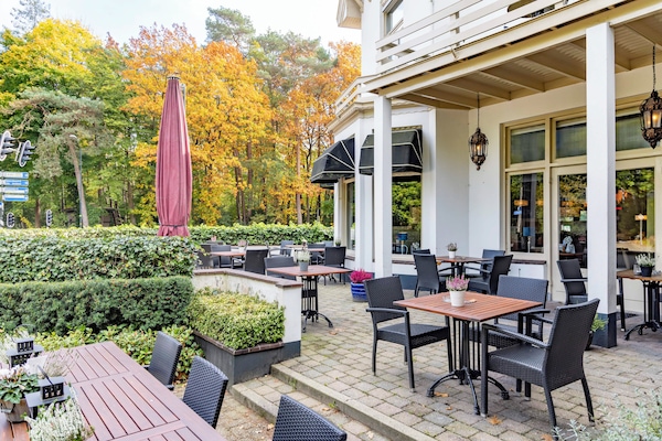 Free Parking And Scenic Bike Routes Near Apenheul Primate Park In Apeldoorn - Apeldoorn