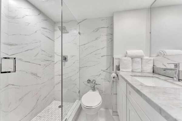 Tropical Retreat With Pool, Spa & Resort-style Amenities - Fort Lauderdale