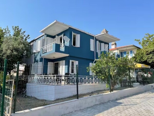 Denize 5 Dakika Mesafede, Merkezde Konforlu Villa - Kuşadası