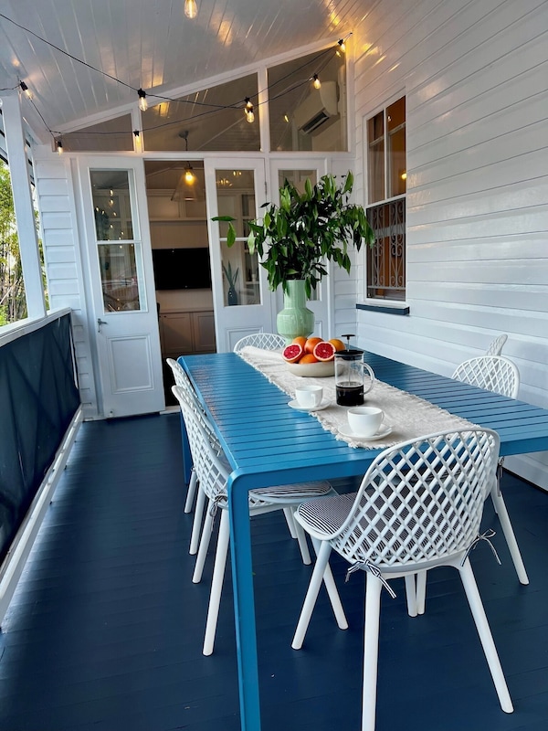 Pool, Fire Pit, Pet-friendly | Paddo Chic - Griffith University, Nathan Campus