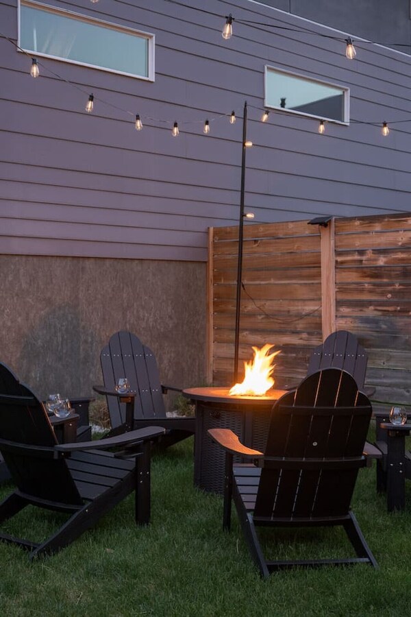 Elevation Haus Lohi | City Views + Hot Tub - Wheat Ridge, CO