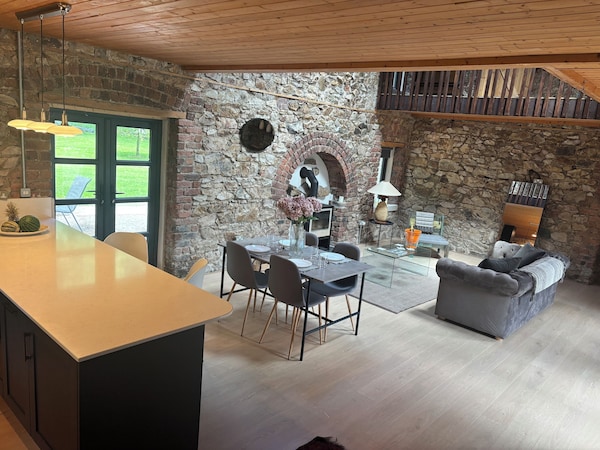 Charming Newly Renovated  Barnhouse In The Heart Of Enniskerry - Greystones