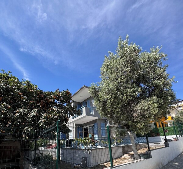 ŞıK Ve Huzurlu Merkezde Tatilevi - Kuşadası