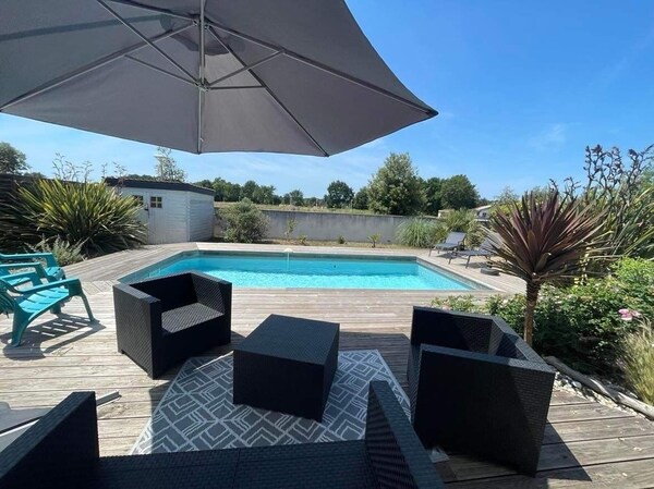 Coup De Coeur à Audenge : Piscine Chauffée, Jardin Arboré, Et Table De Ping-pong - Mios