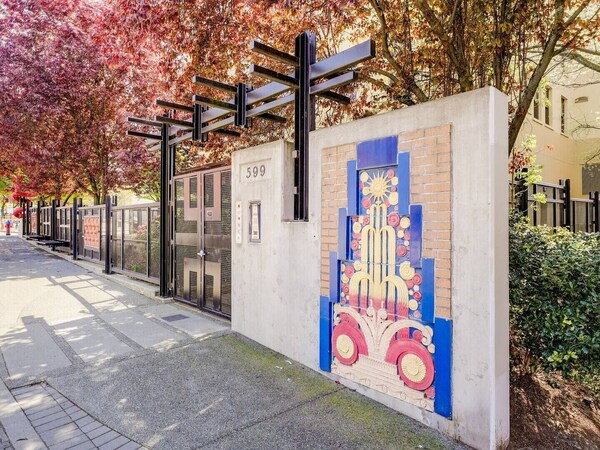 Old Town Retreat-your Artful Escape In Victoria's Historic Old Town By Victoria Prime! - Oak Bay