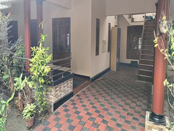 Charming 2-bedroom Bungalow In Ennakkad With Wifi And Ac - Kerala