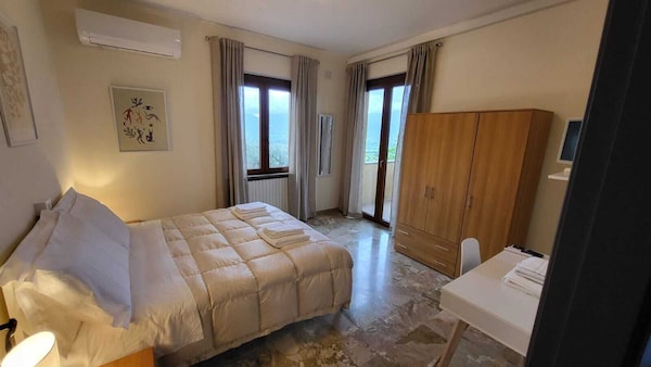 Dimora Del Falco - Panoramic Villa In Umbria With Suites & Regional Breakfast - Montefalco
