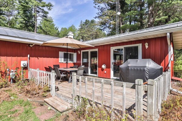 Lovely 3 Bedroom And 2 Bath Home . Pet Friendly!! - Eagle River, WI