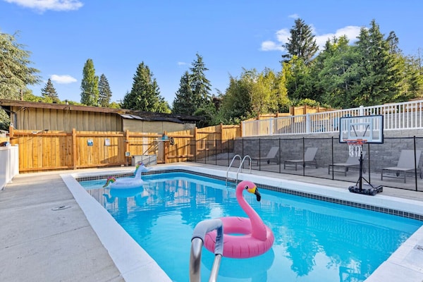 Elegant 4br/3ba Villa  Pool & Resort Perks - Seattle, WA