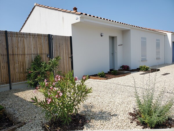 Maison Les Pivoines Notre Dame De Monts, à Proximité De La Forêt Et La Mer - Fromentine