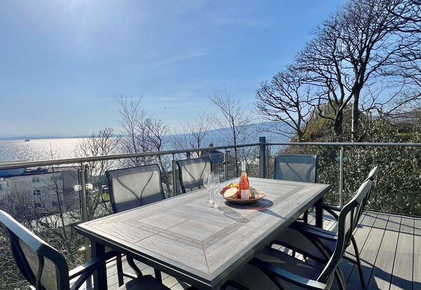 Cliff Top - Bubbling Springs - Spectacular Sea Views. Sleeps 4 Guests - Dunoon