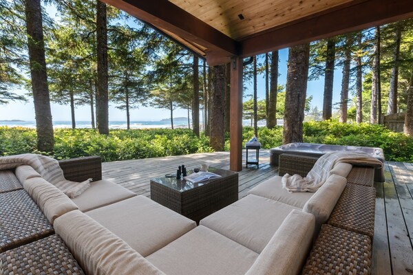 Waves End-directly On Chesterman, Hot Tub, Od Shower - Tofino