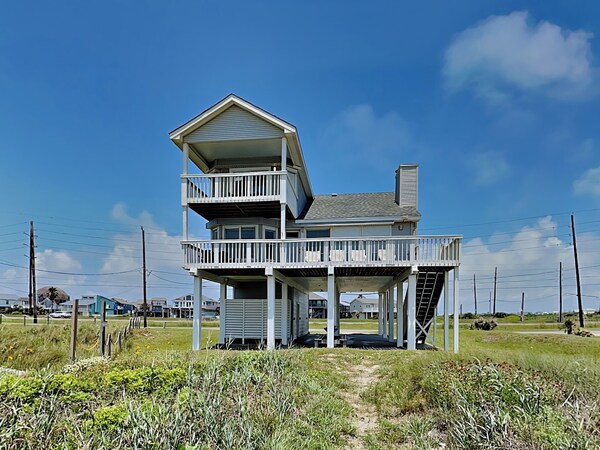 Whispering Sands Beachfront | Community Pool - Galveston, TX