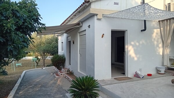 Villa Near Sea And Mountains In Typical Village - Llíria