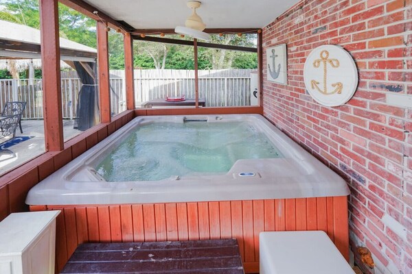 Upgraded Lux Retreat In Coconutcreek W/hottub&pool - Coconut Creek, FL