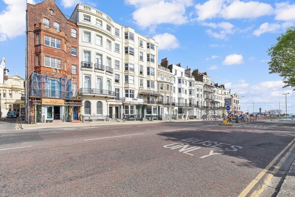 Slice Of Brighton With Seaviews | By My Getaways - Kemptown