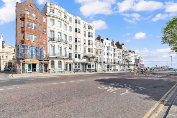 Slice Of Brighton With Seaviews | By My Getaways - Kemptown