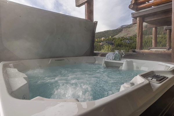 *New Listing* Ski-in/ski-out Chalet W/ Private Hot Tub - Big Sky, MT