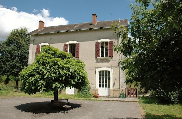 Former French Railway Station With Private Swimming Pool And Wifi - Haute-Vienne