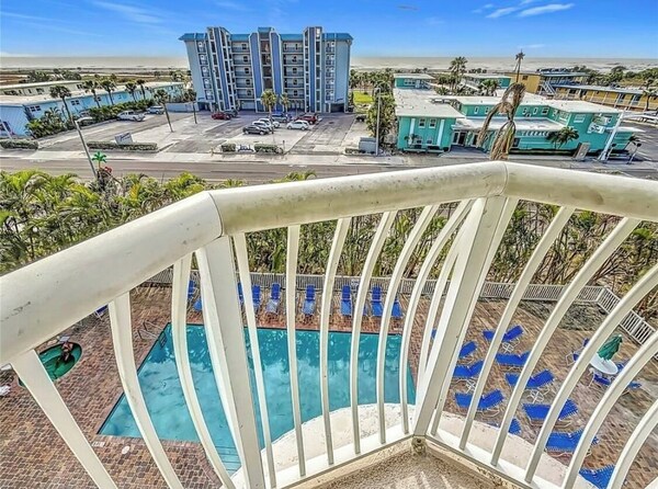 Shore Thing Premium Ocean View Two Bedroom Condo - Treasure Island, FL