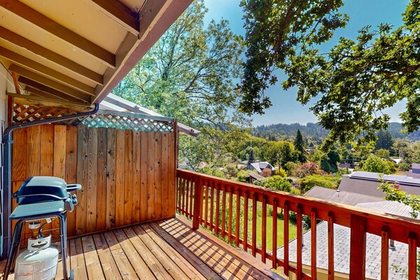 Full Duplex With Patio/deck, Mountain Views, Washer/dryer, Dogs Allowed - Oregon