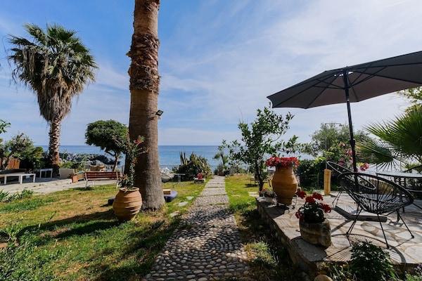 Amfitriti Seafront Apartment 1 By Rentalspro - Halkidiki