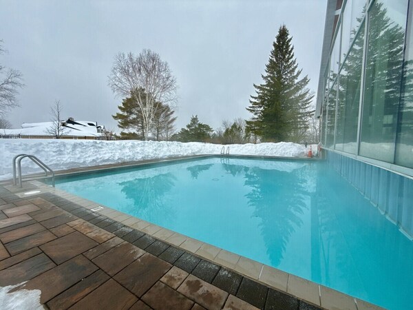 King Suite  Heated Pool, Sauna & Kitchen - Horseshoe Valley