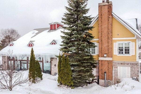 King Suite  Sauna, Kitchen & Heated Pool - Horseshoe Valley, ON