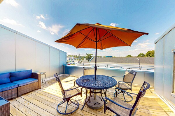 Rehoboth Beach Dog Friendly Townhome W/deck, Patio, Grill Close To Marina - Rehoboth Beach, DE