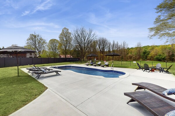 Stay On 80 Acres Close To Lake George W/shared Pool, Stables, Bbq, Rv Parking - Glens Falls, NY