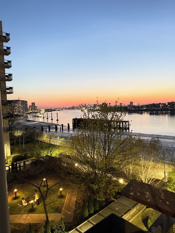 Luxurious Two Bedroom With En-suite Bathroom With A Running Machine Included. - Ilford