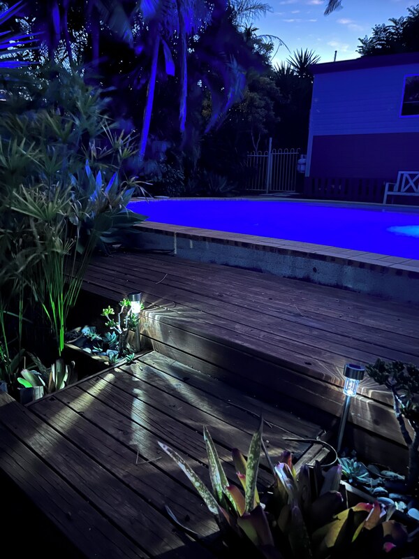 Private, Peaceful, Cosy Tiny House With A Pool, Close To Everything. - Brisbane